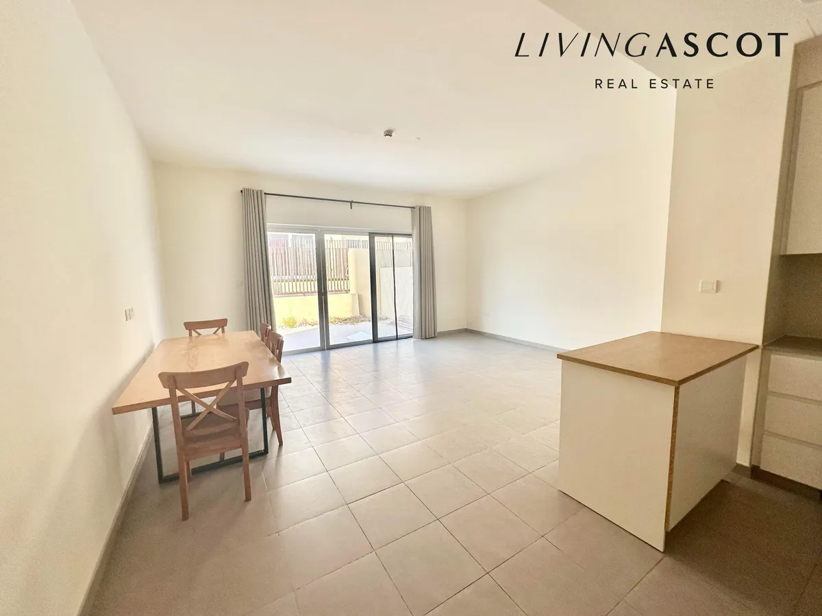 Townhouse in Urbana | Multiple units available | Stacked Townhouses | LivingAscot