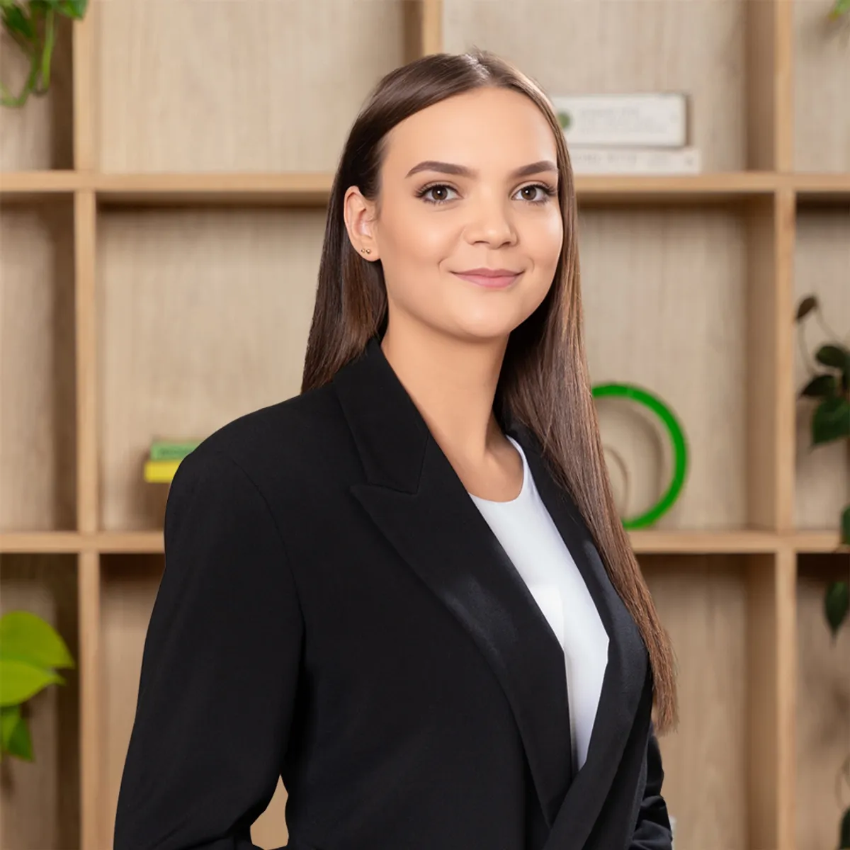 Toni Steele | Senior Leasing Consultant